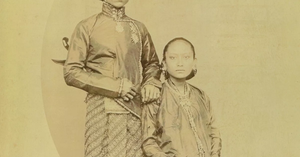 Paku Buwono IX (r. 1861–93), with his wife, Gusti Kanjeng Ratu (c.1860 ...