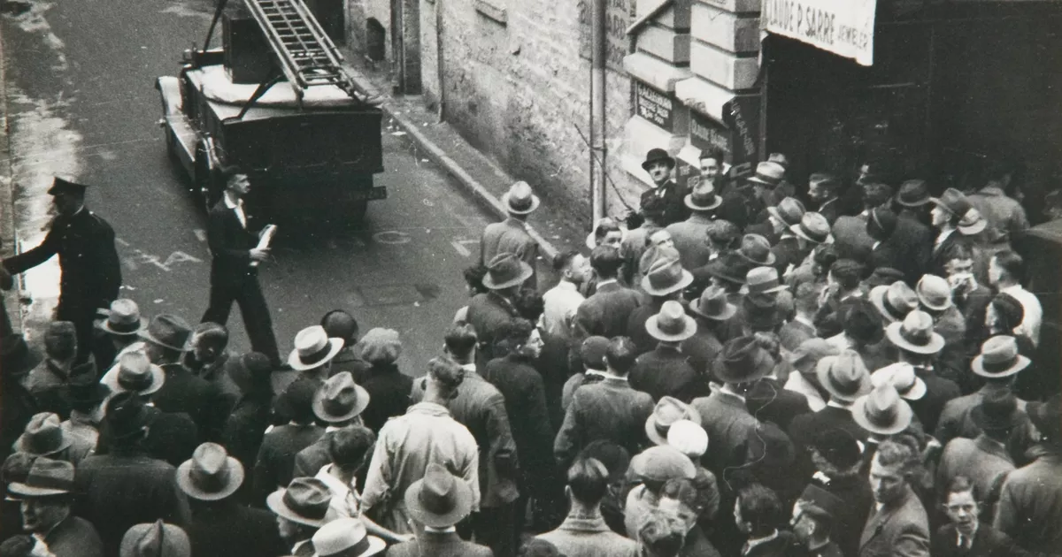 North-west view of Gawler Place and Featherstone Place intersection ...