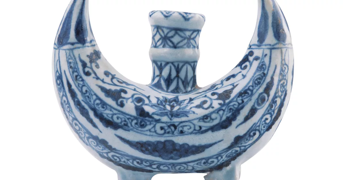 Pouring vessel (kendi), in the shape of pilgrim flask - AGSA Collection