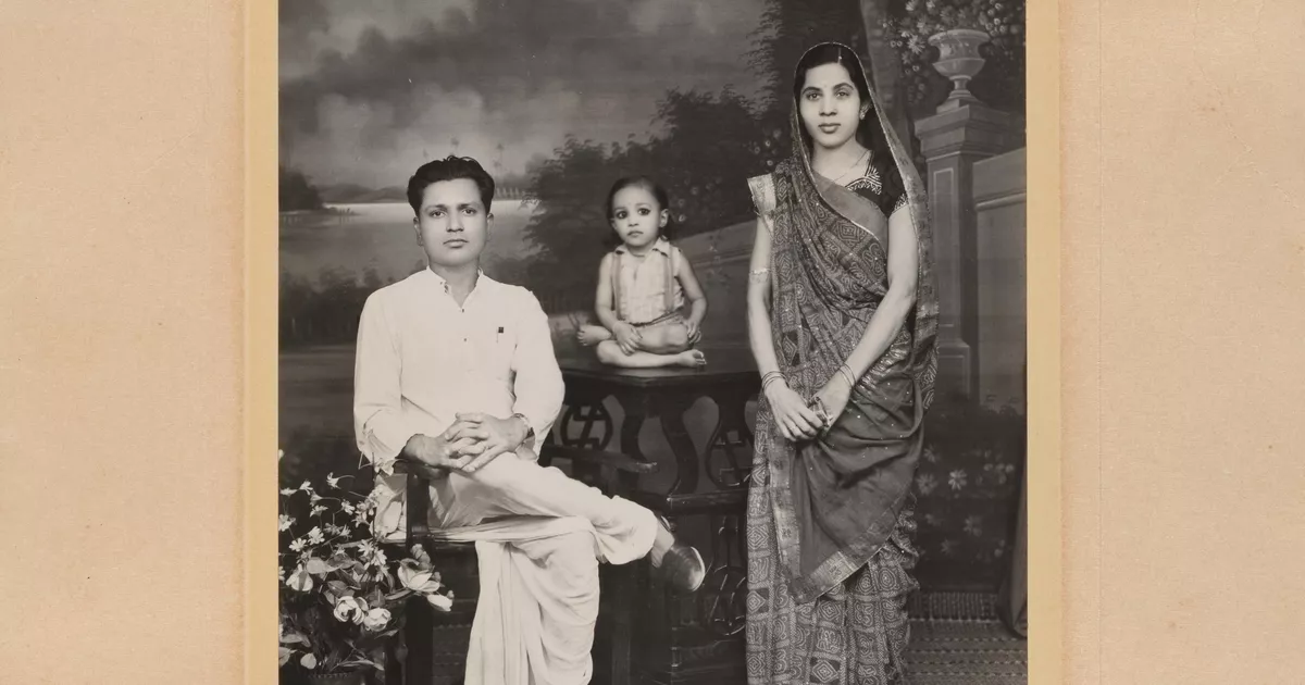 Studio portrait of Shah Vishanji Hemaraj and his family, village of ...
