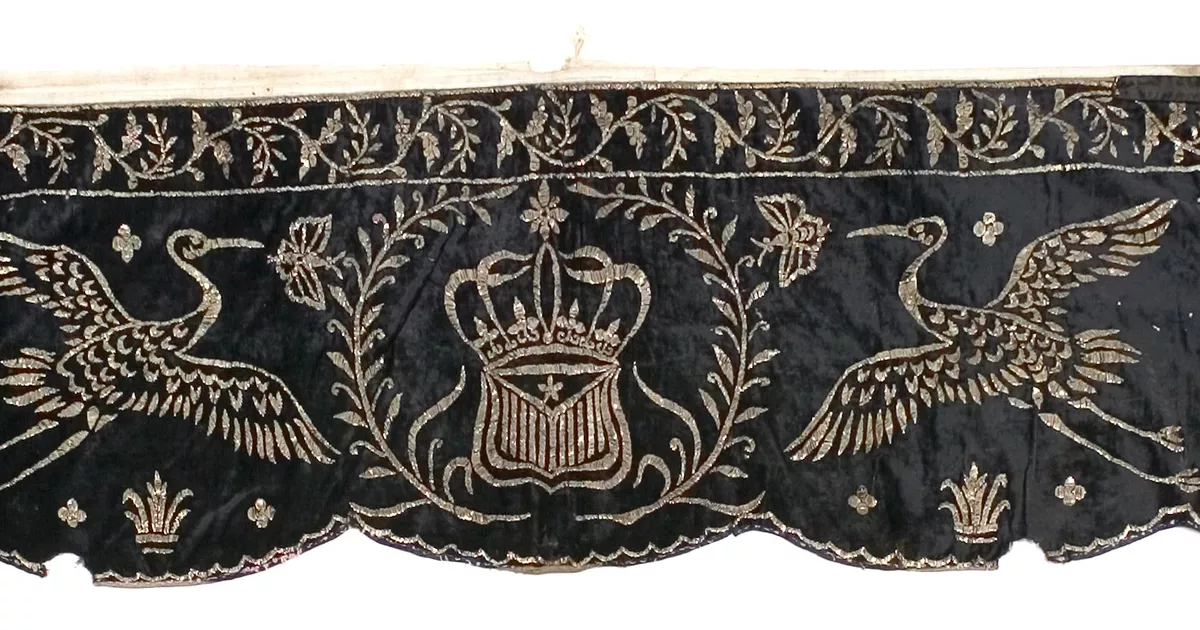 Festive valance (tirai), with European crown and cranes - AGSA Collection