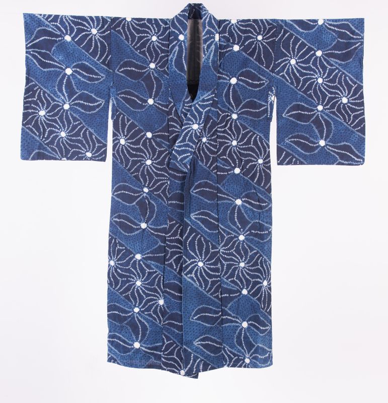 Long robe (nagagi), with floral motif - AGSA Collection