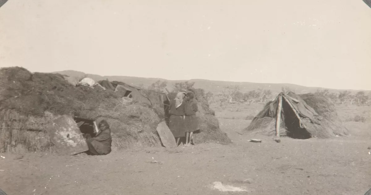 Arrente women and child at Hermannsburg Mission - AGSA Collection
