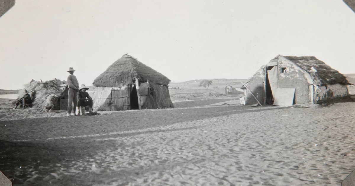 Arrente huts, Hermannsburg Mission - AGSA Collection